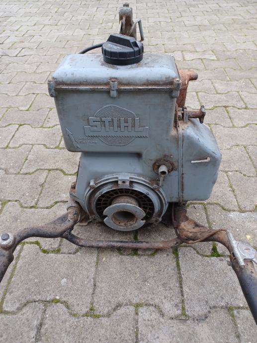 Stihl KS 43. , motorna žaga za dve osebi.