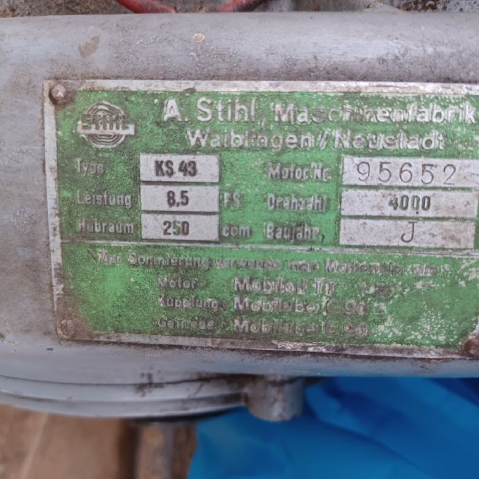 Stihl KS 43. , motorna žaga za dve osebi.