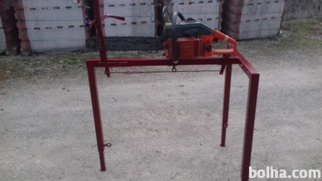 Stojalo za žaganje drv z motorno žago