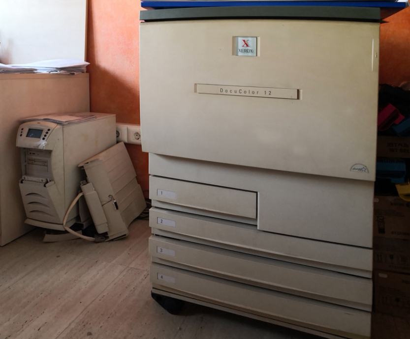Tiskalnik Xerox DC12 in repromaterial
