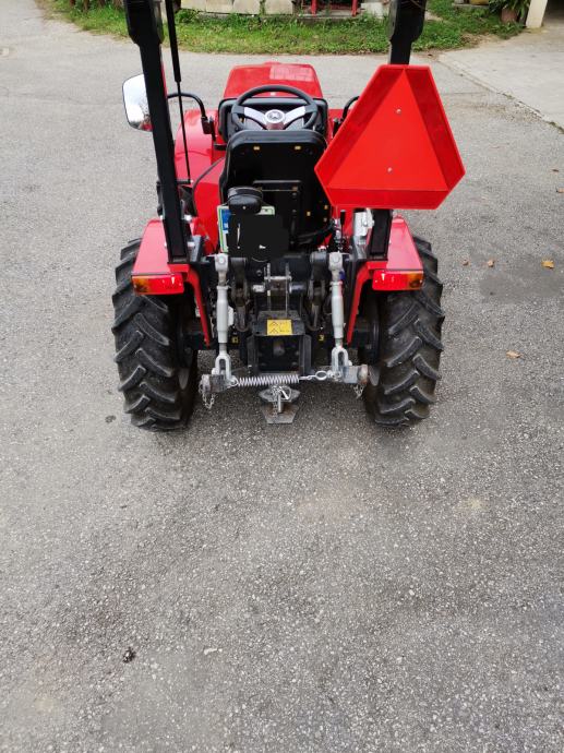 PRODAM TRAKTOR ANTONIO CARRARO