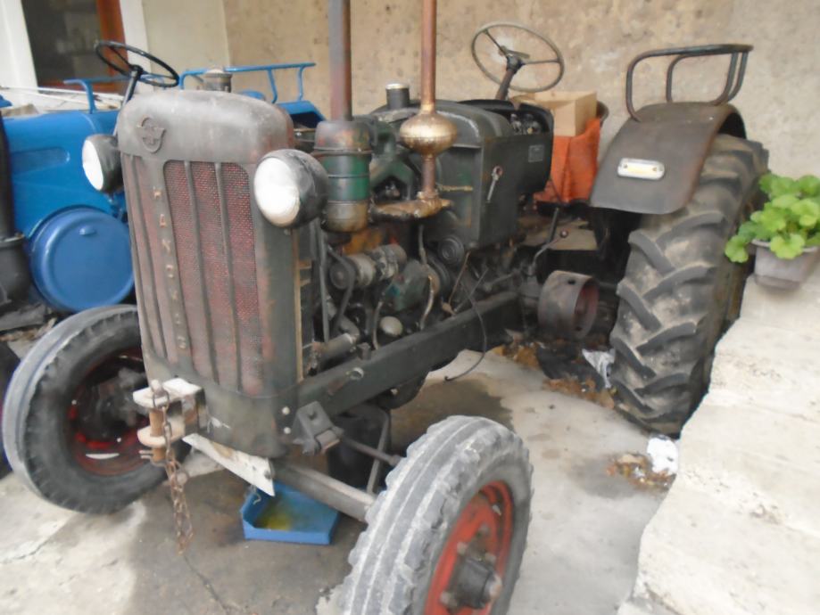 PRODAM TRAKTOR OLDTIMER HANOMAG R 27 LET. 1953