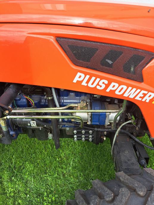 Novo Traktor 4WD 44kw