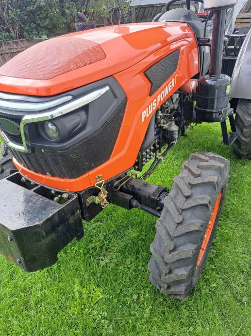 Novo Traktor 4WD 44kw