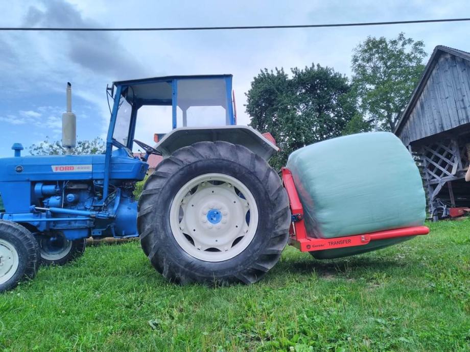 Traktor Ford