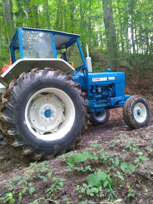 Traktor Ford