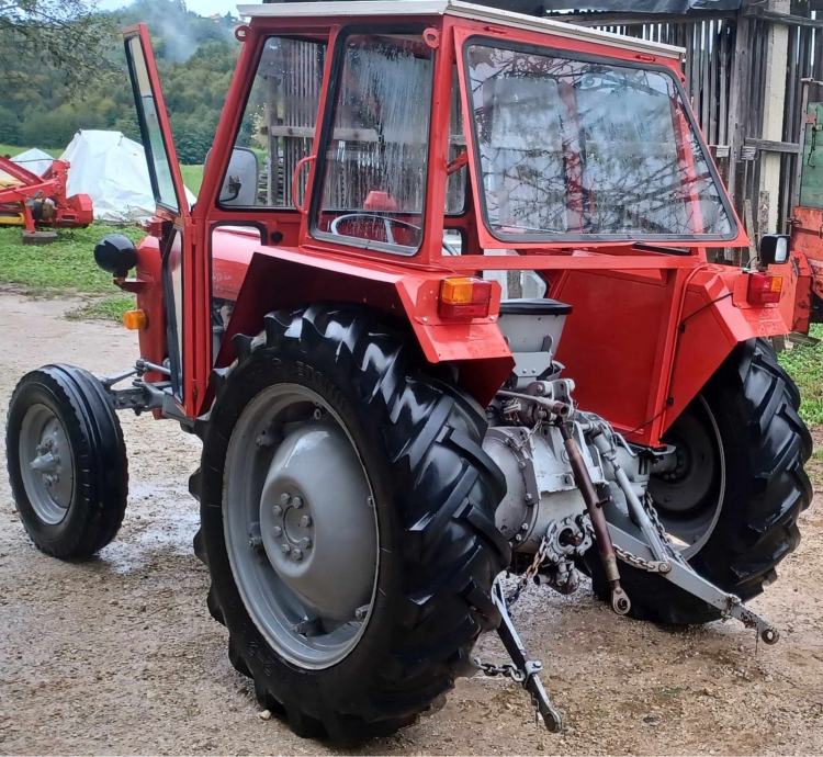 Traktor IMT 533