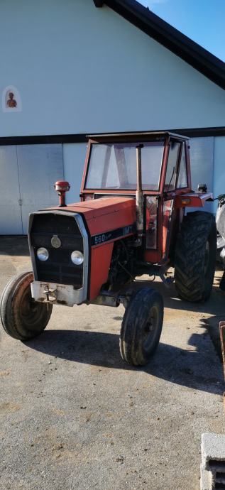 Traktor IMT 560 Deluxe