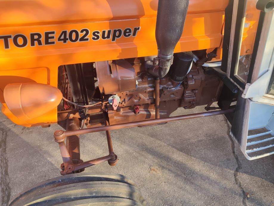 Traktor štore 402