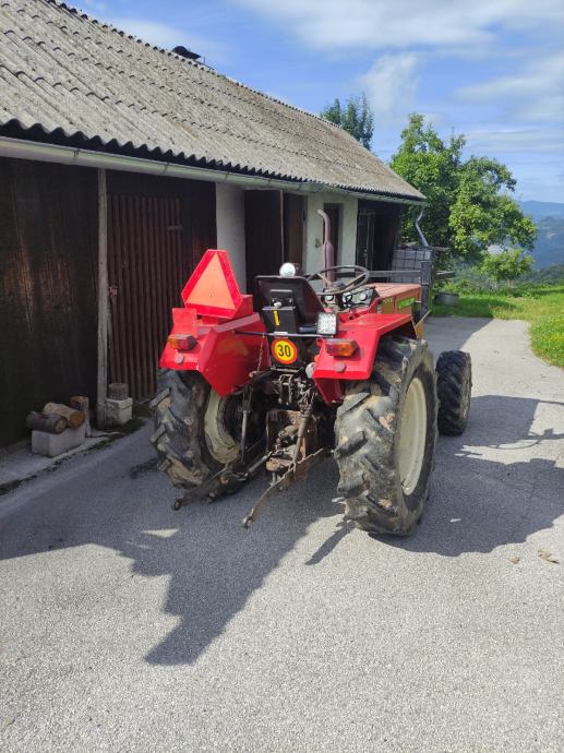 traktor Universal 30