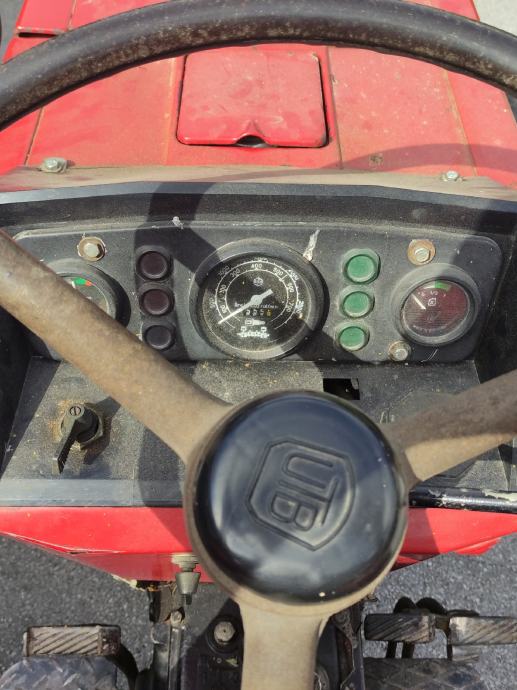 traktor Universal 30