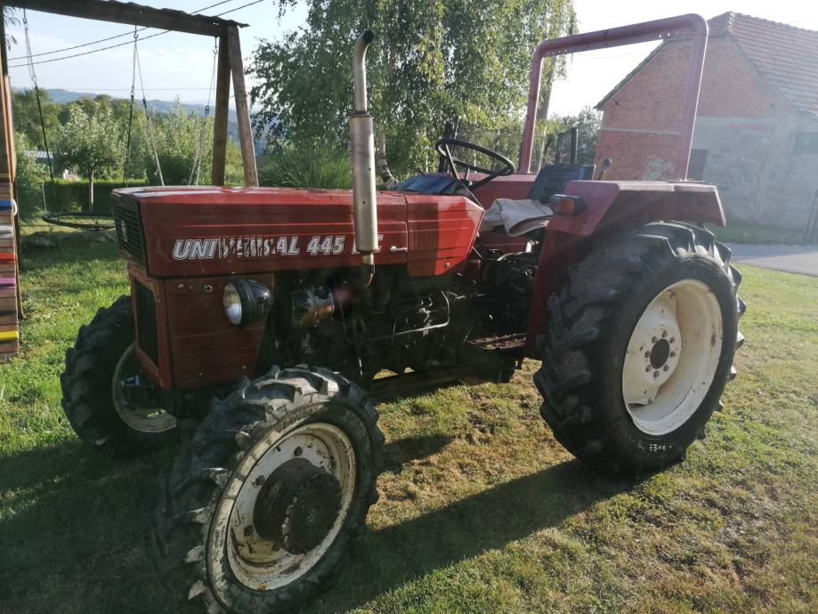 Traktor Universal 445 DTC