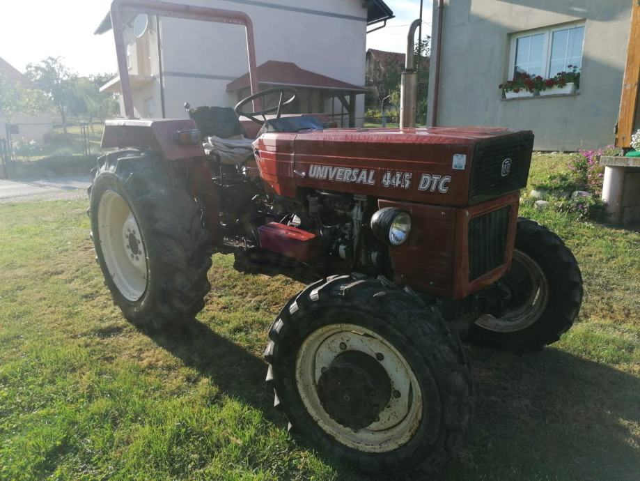 Traktor Universal 445 DTC