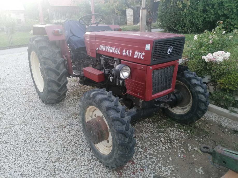Traktor Universal 445 DTC