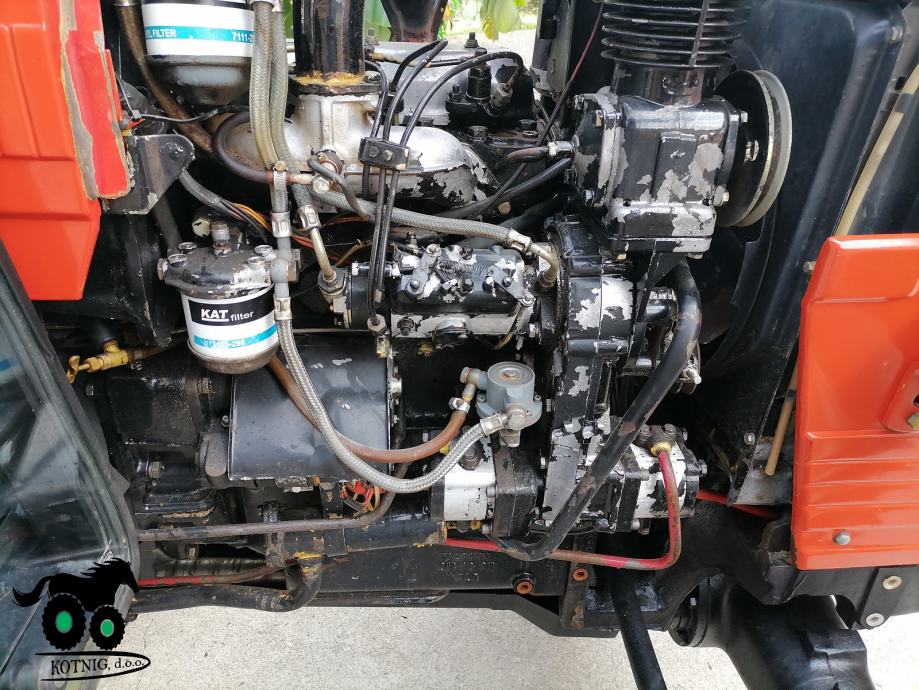 Traktor Universal 445 DTC