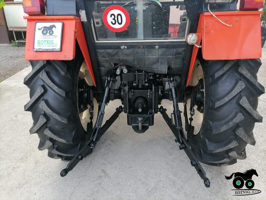 Traktor Universal 445 DTC