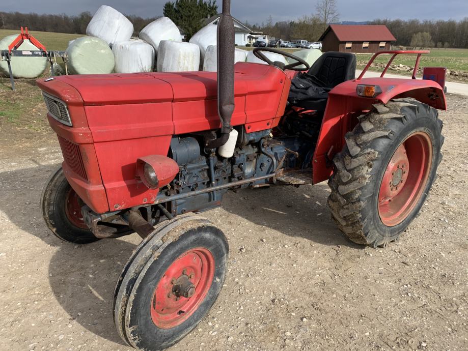 Traktor Universal 445