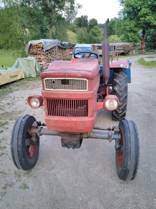 Traktor Universal 445