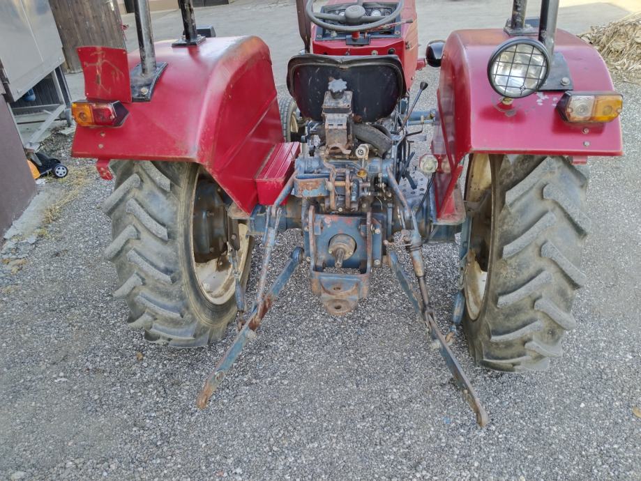 Traktor Univerzal 340