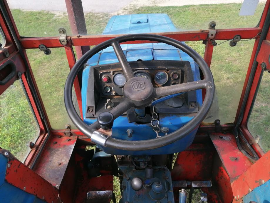 Traktor UTB Universal 445