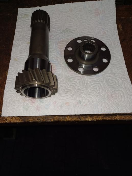 Prodam dele za traktor Aebi TT90