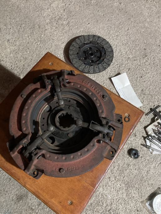 Sklopka za traktor imt 539, 541