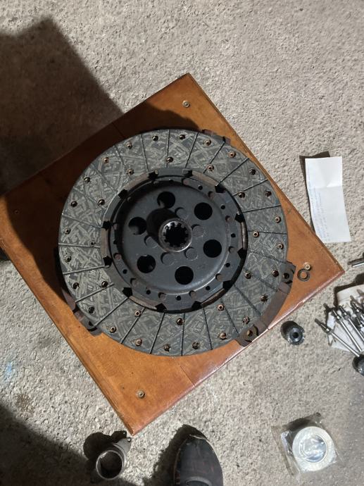 Sklopka za traktor imt 539, 541