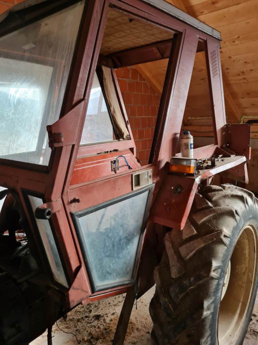 Traktor Štore po delih