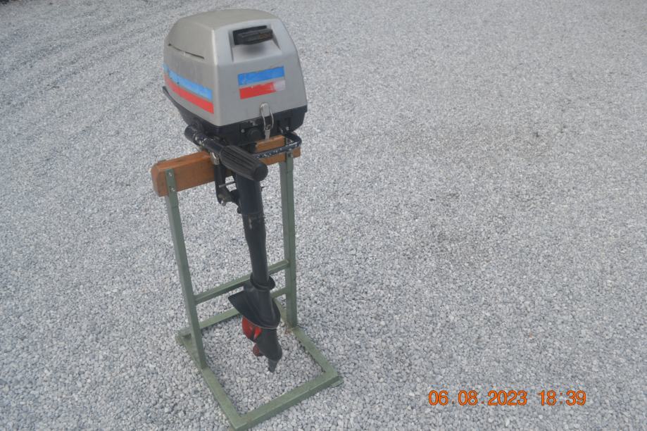 Motor za čoln Tomos 4.5 , cena : 300 EUR, tel: 070 222 370