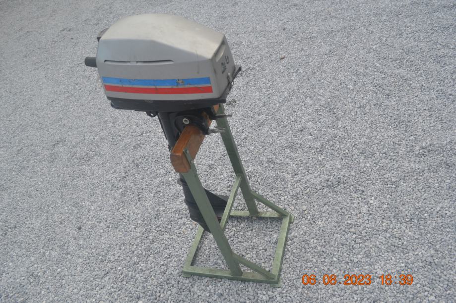 Motor za čoln Tomos 4.5 , cena : 300 EUR, tel: 070 222 370