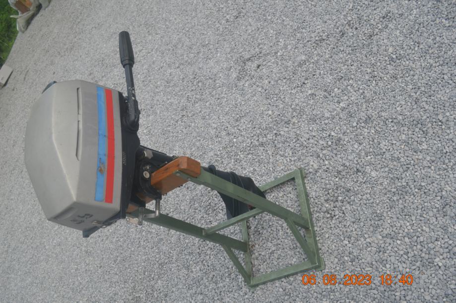 Motor za čoln Tomos 4.5 , cena : 300 EUR, tel: 070 222 370