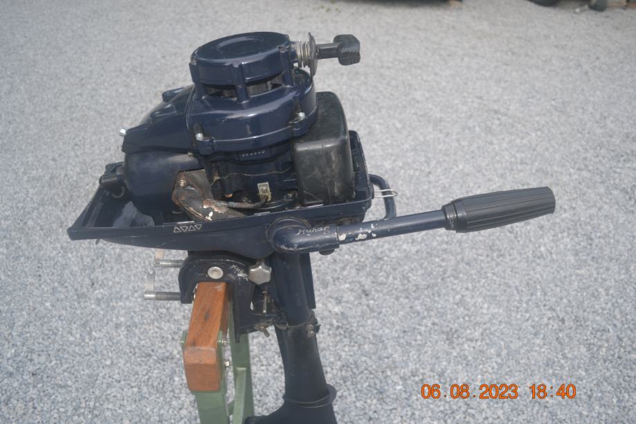 Motor za čoln Tomos 4.5 , cena : 300 EUR, tel: 070 222 370
