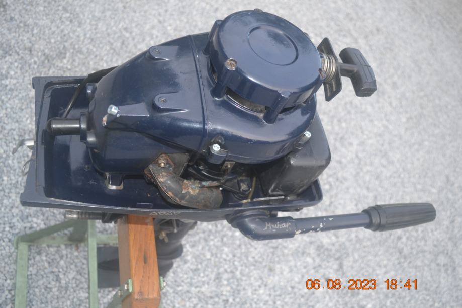 Motor za čoln Tomos 4.5 , cena : 300 EUR, tel: 070 222 370