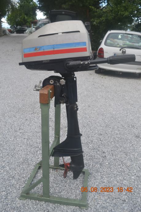 Motor za čoln Tomos 4.5 , cena : 300 EUR, tel: 070 222 370