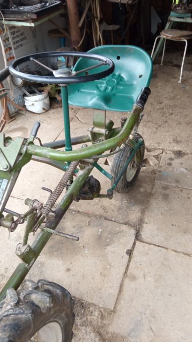 Samohodno kosilnica Bertolini 124 D z diesel motorjem