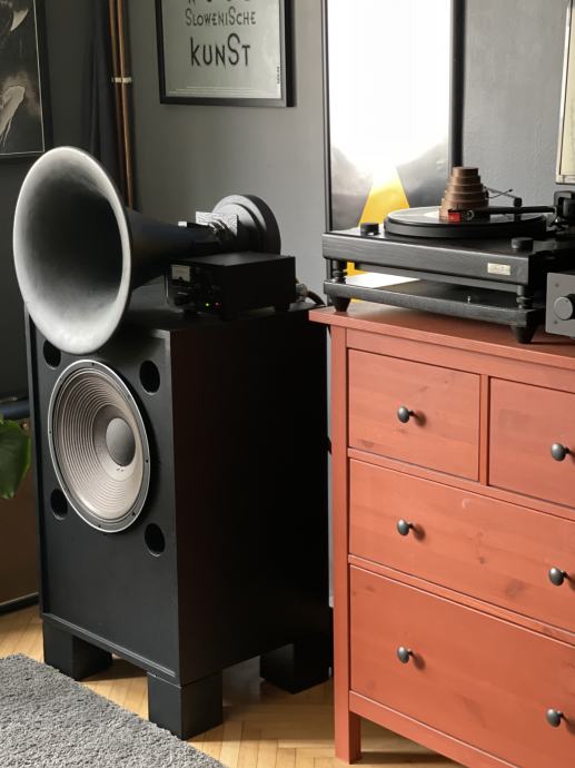 JBL Horn zvočniki + dodatne zunanje kretnice