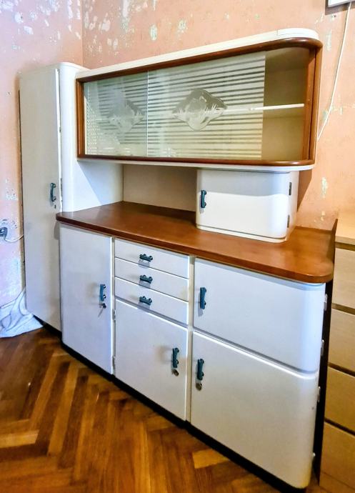 Vintage kuhinjska kredenca