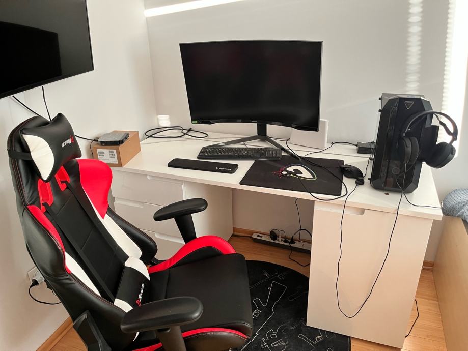 Gaming set