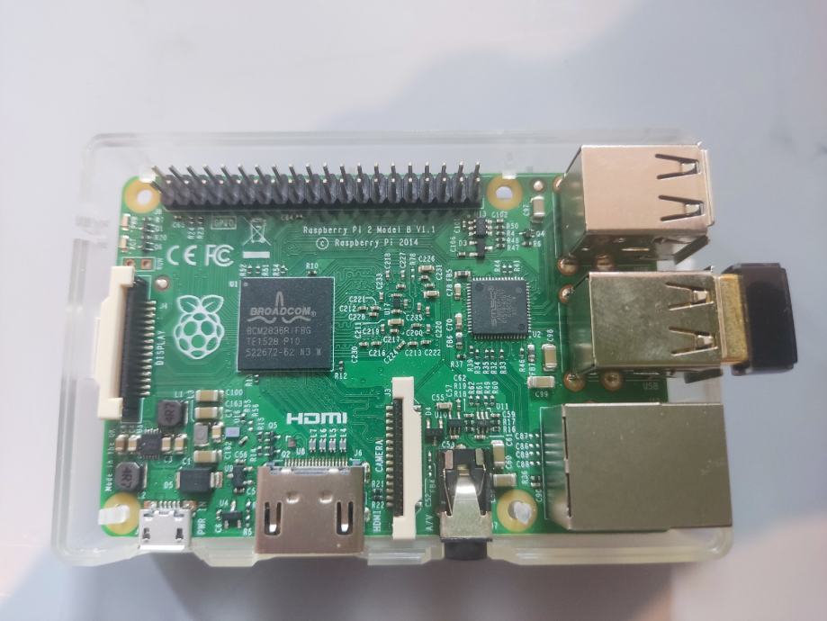 Raspberry Pi 2 B + 32GB kartica + napajalnik + wifi