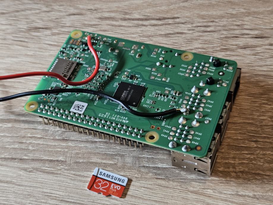 Raspberry Pi 3 B v1.2 (direktno 5V napajanje, mimo USB konektorja!)