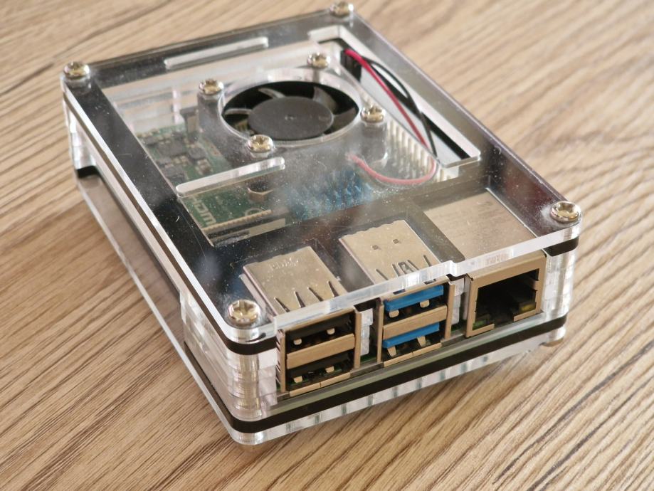 RASPBERRY Pi4 mod.B 4Gb z ohišjem, napajalnikom in HDMI kablom