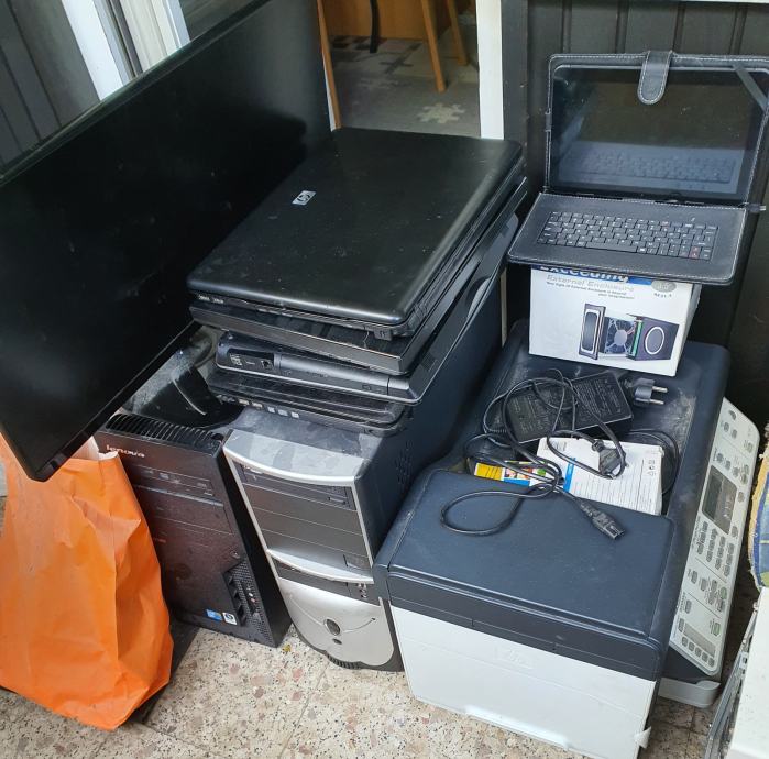 stari računalniki prenosniki monitor tiskalnik