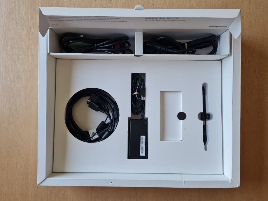 Wacom Cintiq 16 (DTK-1660) + Pro Pen 2 – odlično ohranjena
