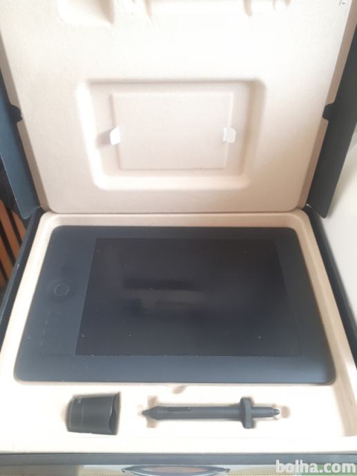 Wacom Intuos5 Touch Medium Pen Tablet