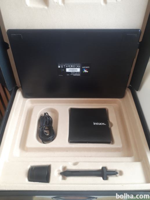 Wacom Intuos5 Touch Medium Pen Tablet