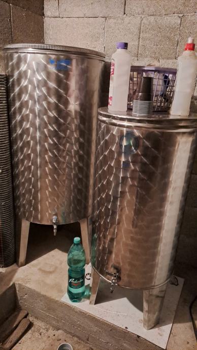 Preša za grozdje z INOX pokrovi, mlin, INOX sodi