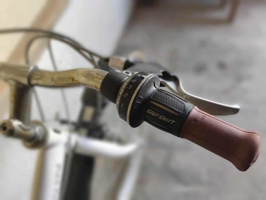 bTWIN otroško kolo Poply 300 24 - belo