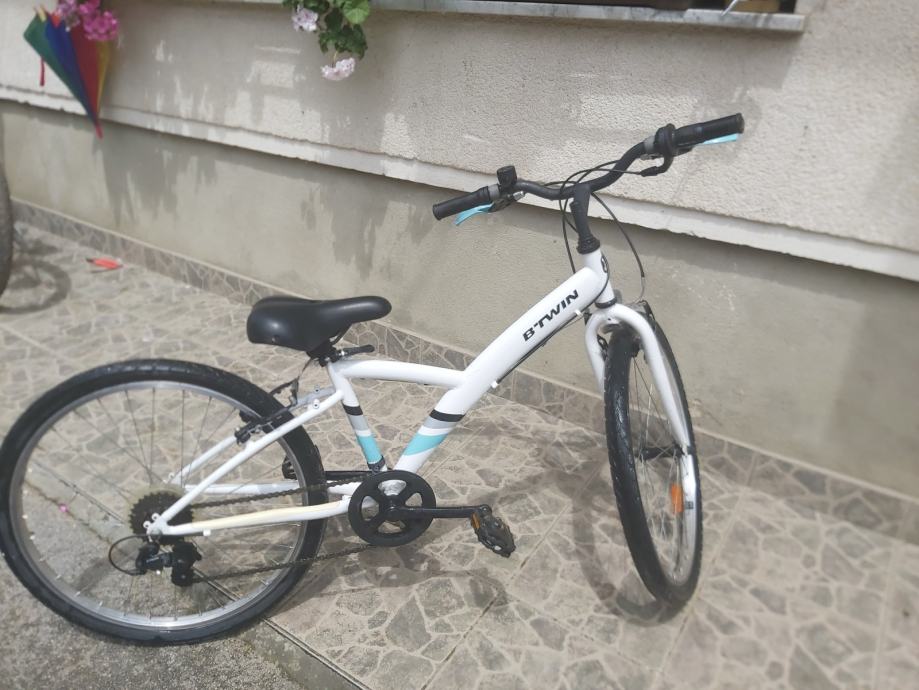 Prodamo lepo ohranjeno otroško kolo, 6 prestav, 24 col