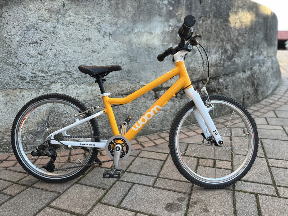 Woom 4 - otroško kolo 20 col rumeno + tačka