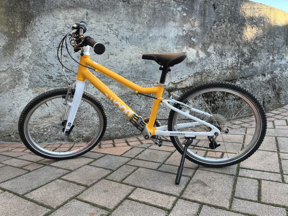 Woom 4 - otroško kolo 20 col rumeno + tačka